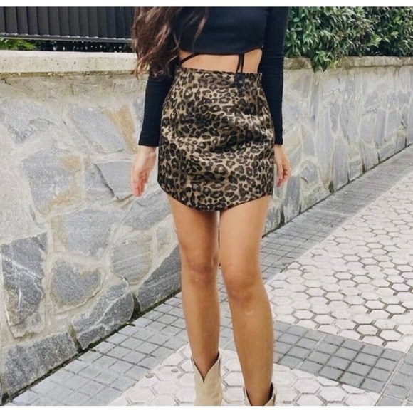 Zara | Skirts | Zara Womens Medium Animal Print Satin Mini Skirt Curved ...
